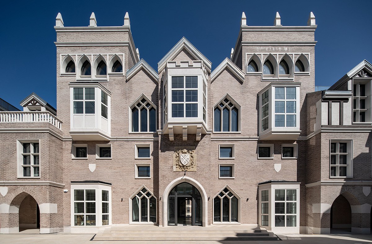 Fusión entre tradición y modernidad en el nuevo edificio del IEB (Instituto de Estudios ...